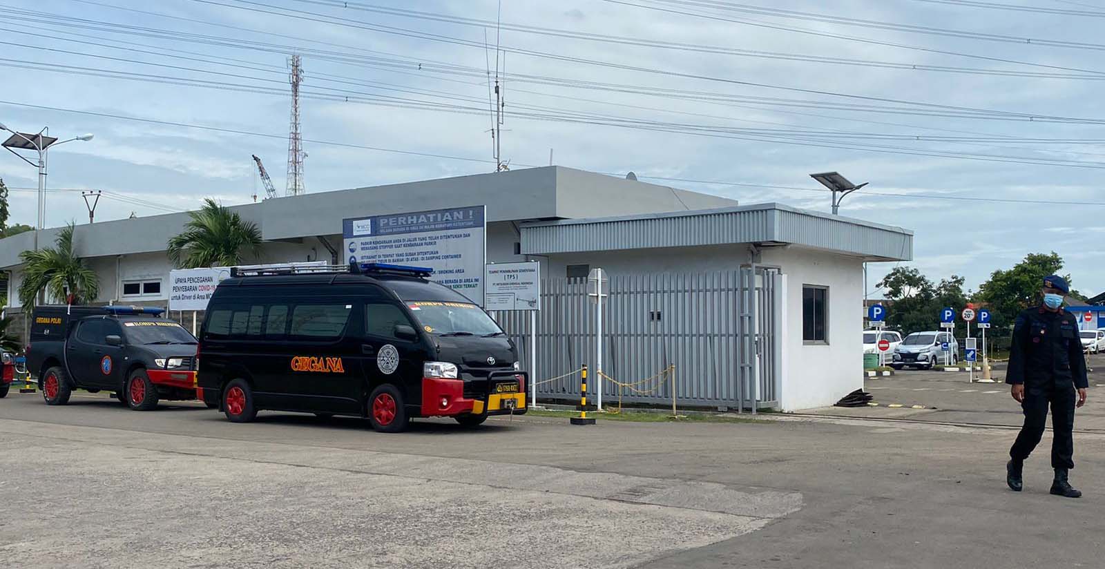 Satbrimob Polda Banten Turun Selidiki Zat Kimia yang Menyembur di ...